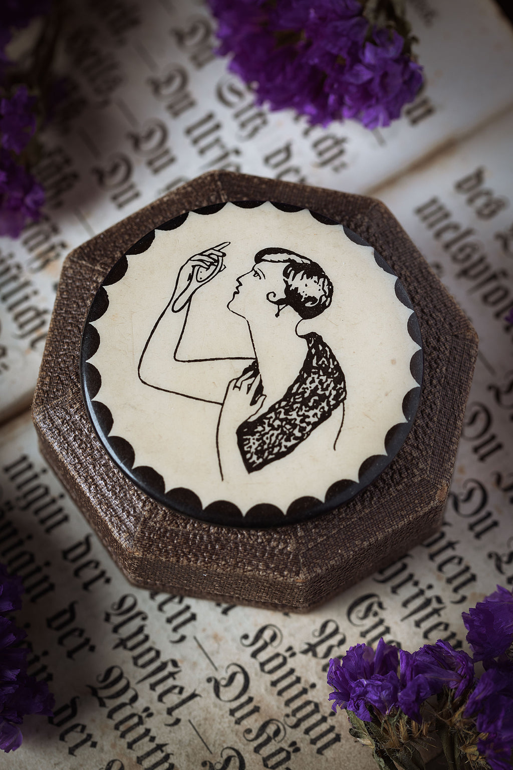 1920s Risqué Naughty Trick Pocket Mirror – The Veiled Mirror