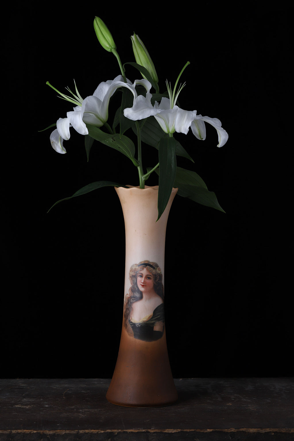 Warwick Ioga Portrait Tulip Vase – The Veiled Mirror