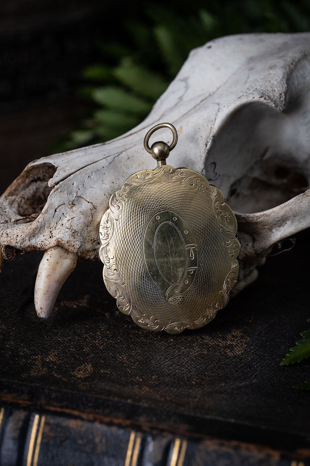 Victorian Mourning Locket with Child's Photo and Pressed Flowers – The ...